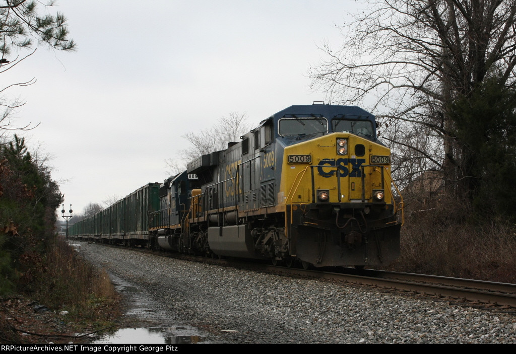 CSX train Q702